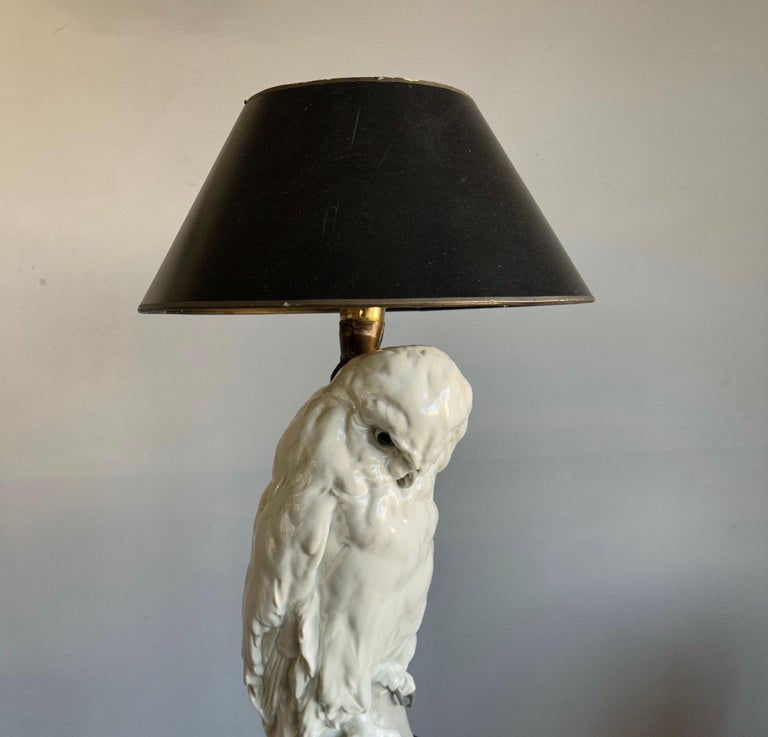 Antike und große Eule-Skulptur, Symbol für Weisheit und Lernen, Otto ...