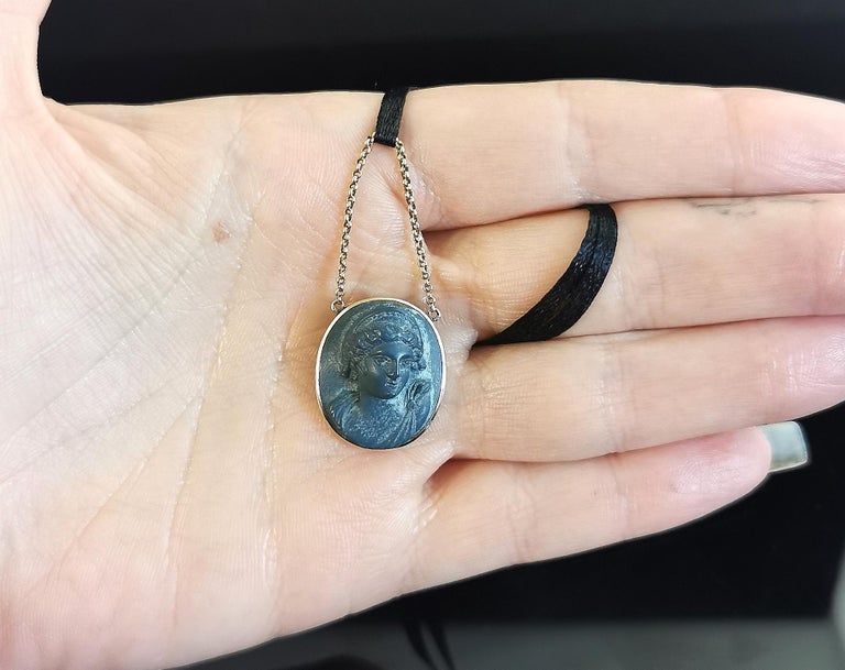 Antiker Lava-Kamee-Anhänger, 9 Karat Gold, Grand Tour im Angebot bei ...