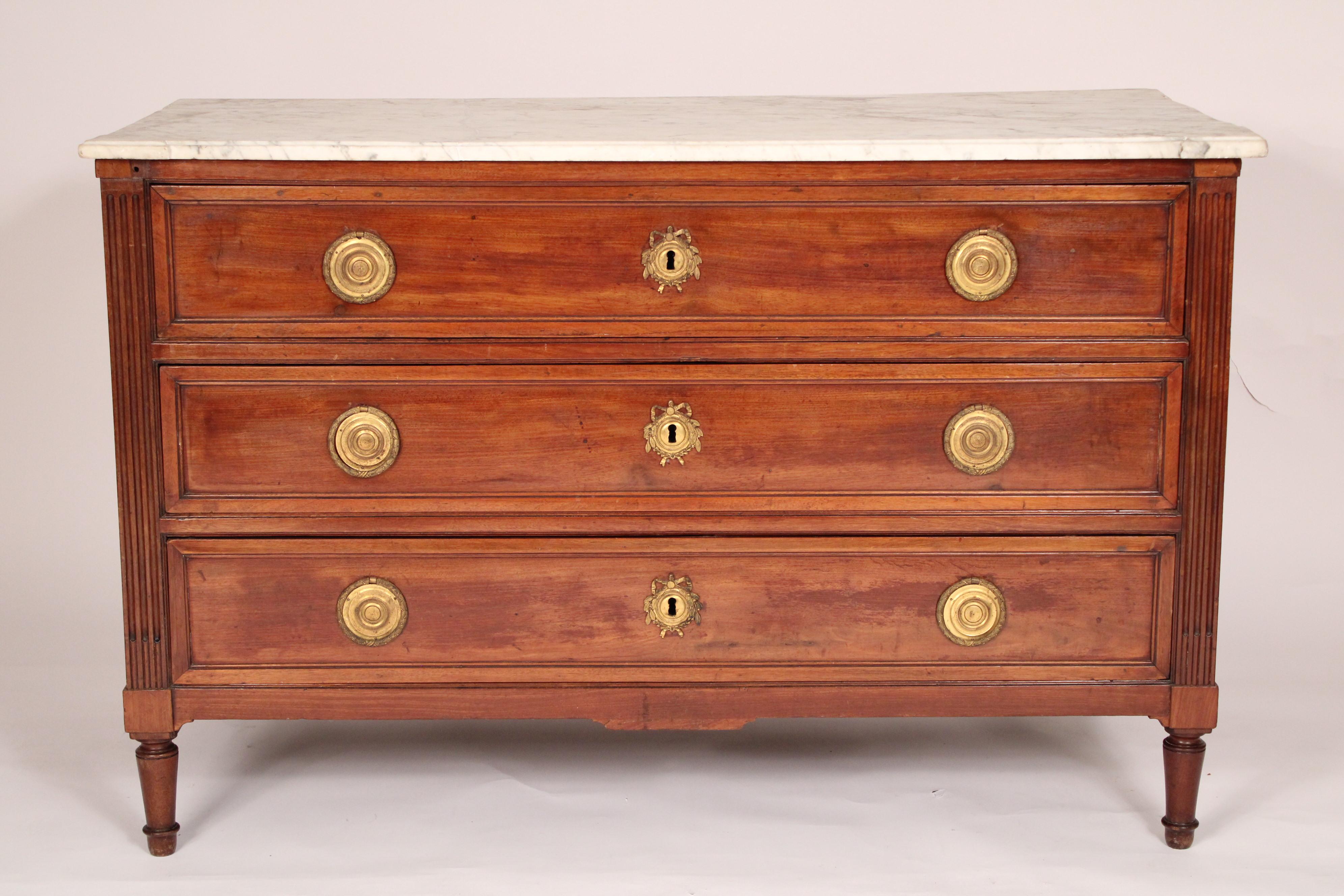Antique Louis XVI style Mahogany Chest of Drawers For Sale at 1stDibs
