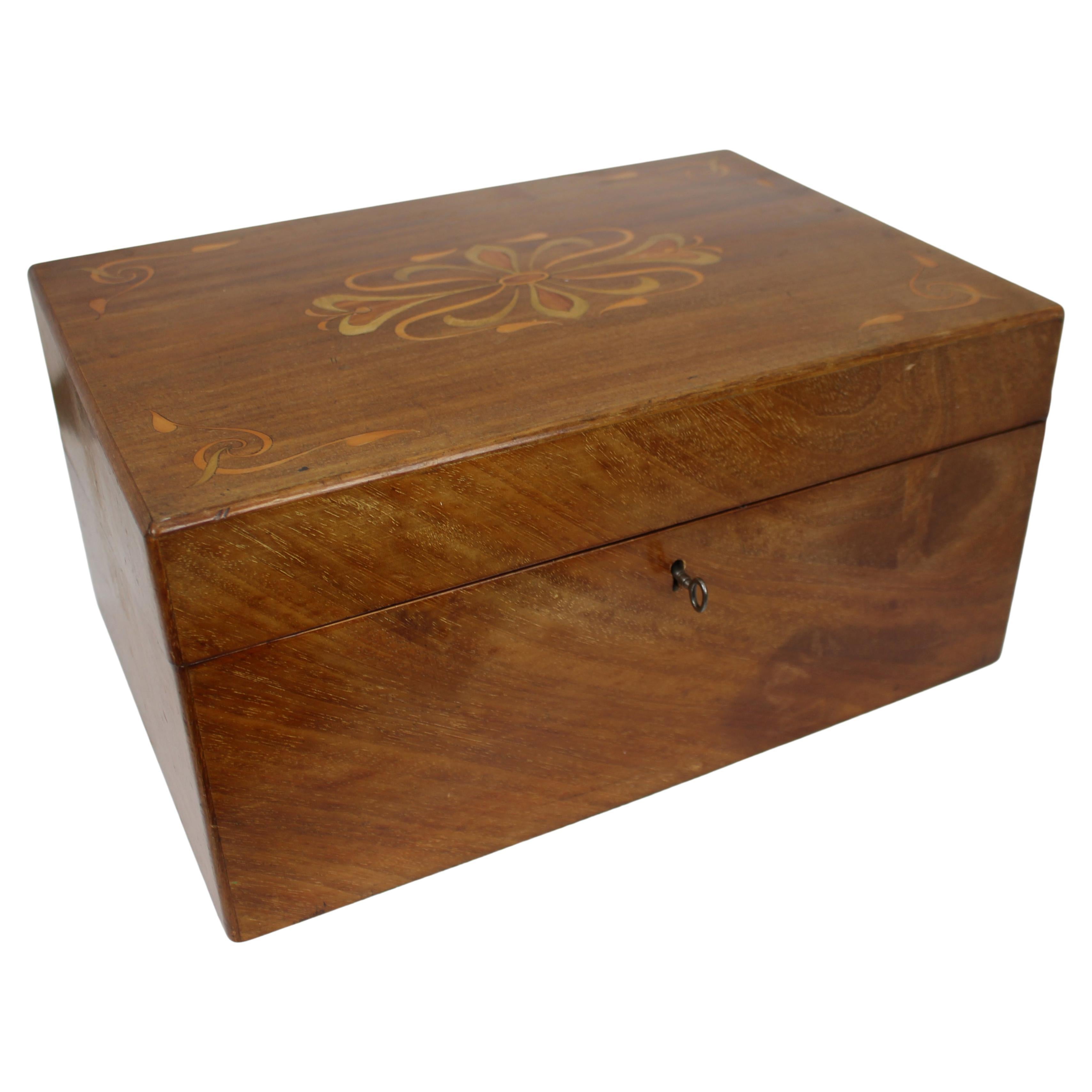 Inlaid Wood Checker Box For Sale at 1stDibs