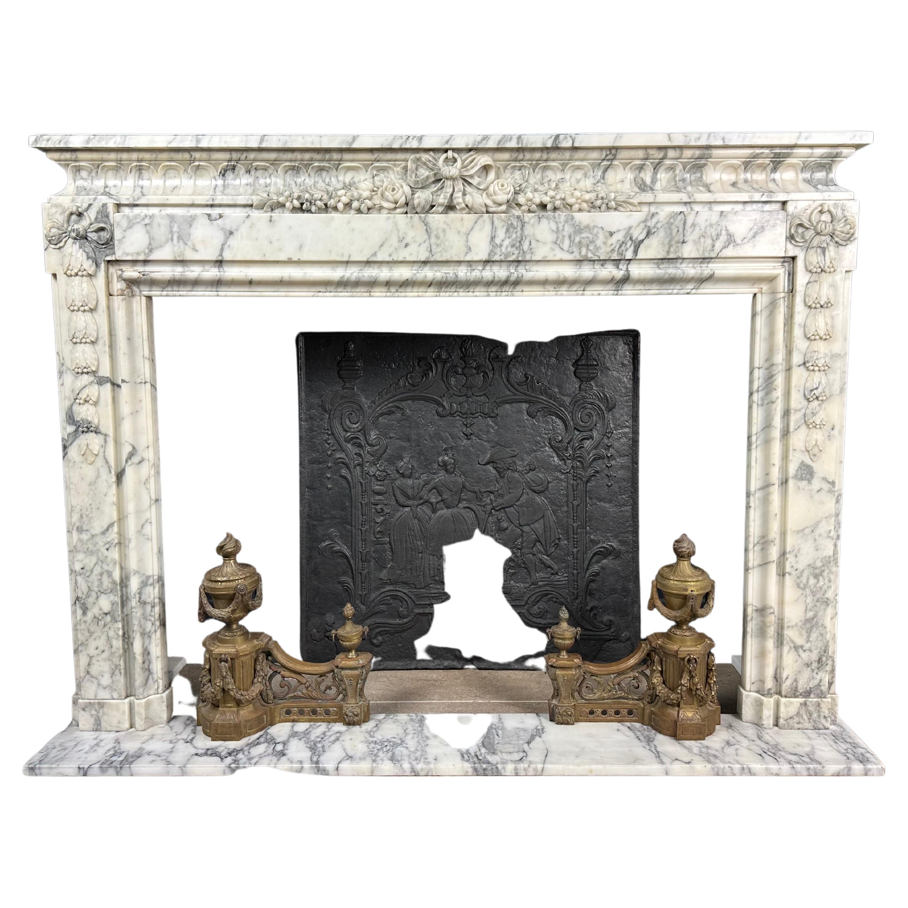 Antique Mantel: Refined Elegance and Craftsmanship in Perfect Harmony ...