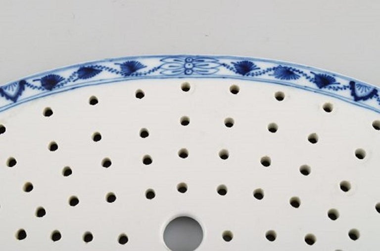 Antique Meissen "Blue Onion" Fish Drainer in Hand Painted Porcelain at ...