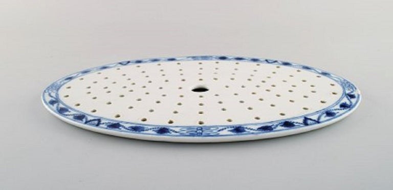 Antique Meissen "Blue Onion" Fish Drainer in Hand Painted Porcelain at ...