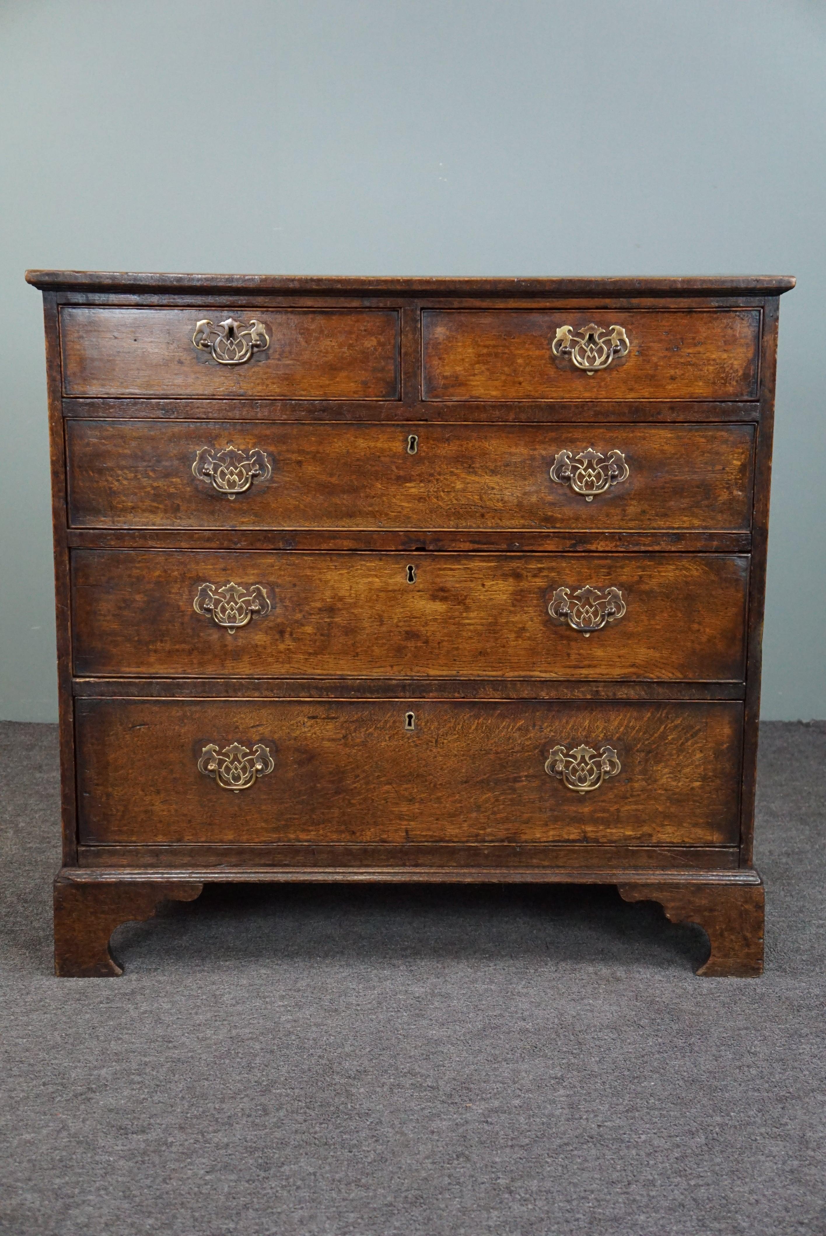 Antique modest oak English chest of drawers, 18th century For Sale at ...