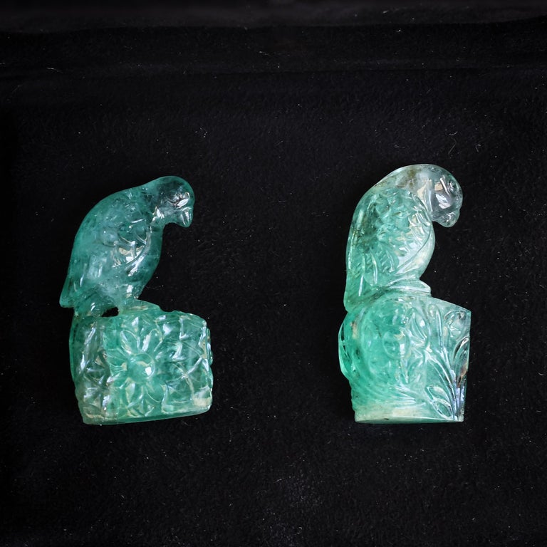 Antique Pair of Carved Emerald Parrots For Sale at 1stDibs