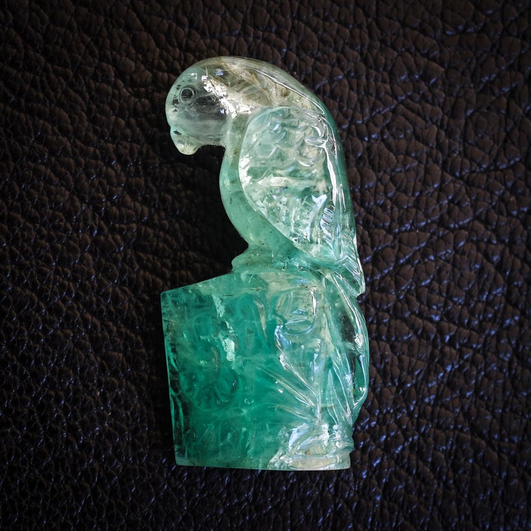 Antique Pair of Carved Emerald Parrots For Sale at 1stDibs