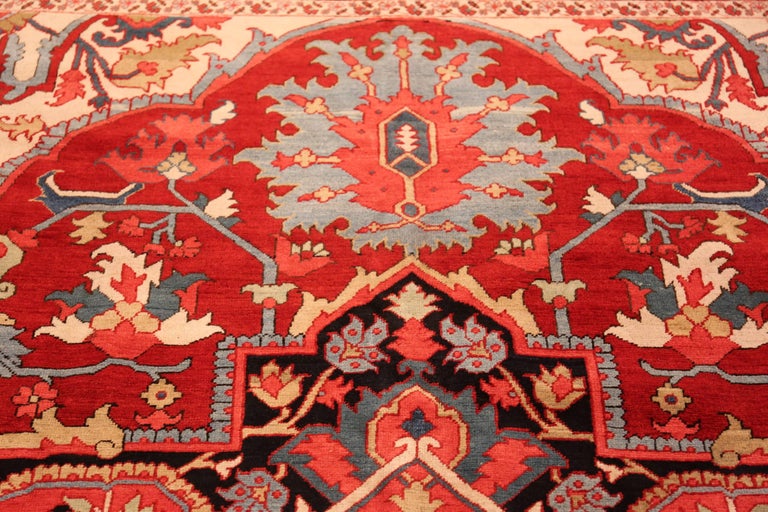 Antique Persian Heriz Rug. Size: 9 ft 8 in x 12 ft For Sale at 1stDibs