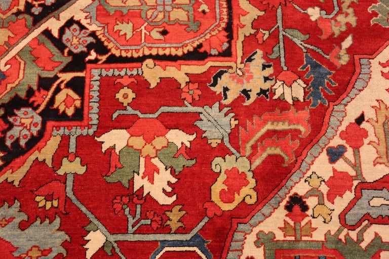 Antique Persian Heriz Rug. Size: 9 ft 8 in x 12 ft For Sale at 1stDibs