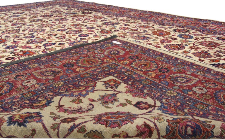 Antique Persian Mashhad Rug with Traditional Style For Sale at 1stDibs