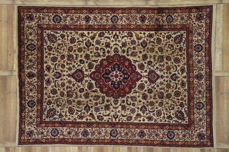 Antique Persian Mashhad Rug with Traditional Style For Sale at 1stDibs