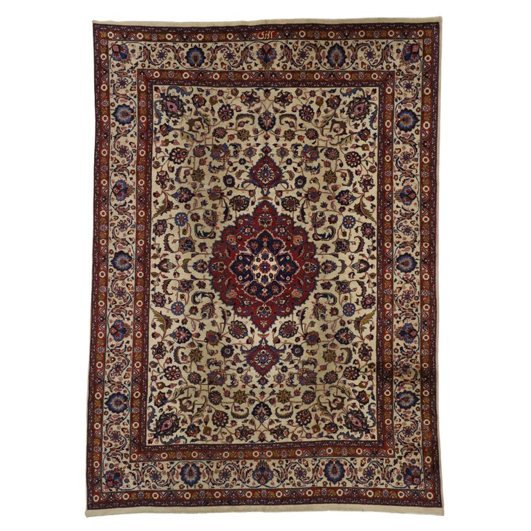 Antique Persian Mashhad Rug with Traditional Style For Sale at 1stDibs