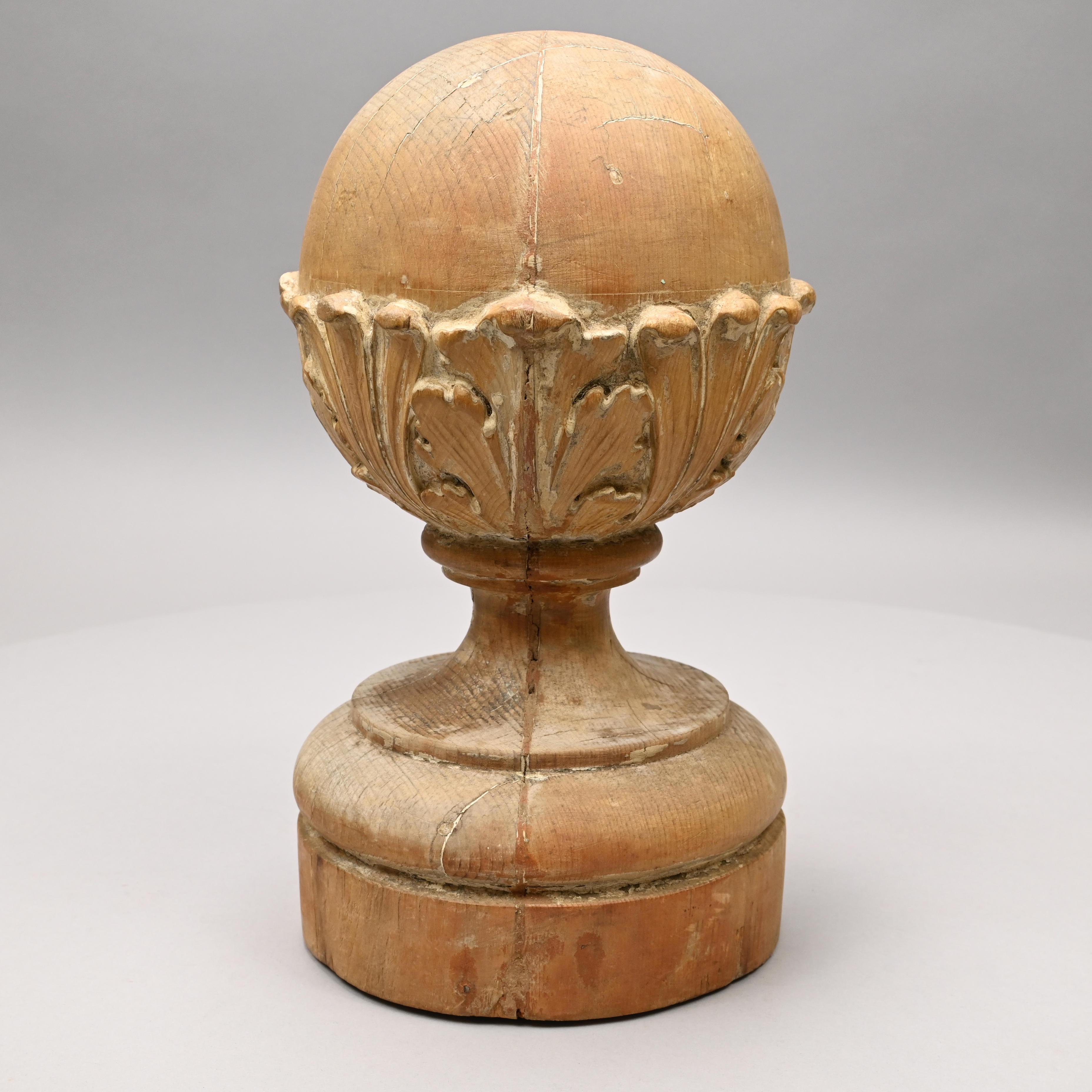 Antique Pinewood Natural Toned Architectural Finial with an acanthi ...
