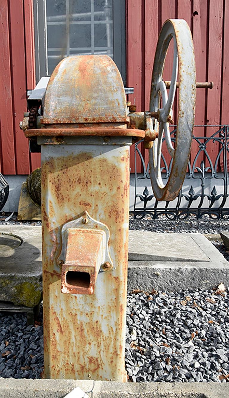 Antique Pump with Wheel, 19th Century For Sale at 1stDibs