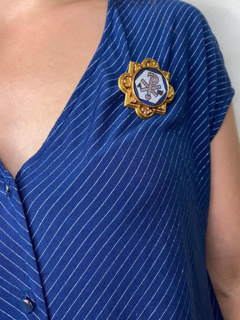 Antique Religious Brooch Micro Mosaic 18K Yellow Gold For Sale at 1stDibs