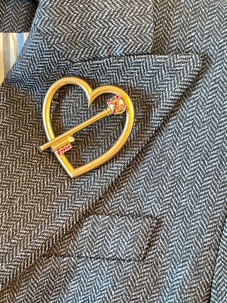 Antique Retro 14 Karat Gold Ruby Heart and Key Brooch For Sale at 1stDibs