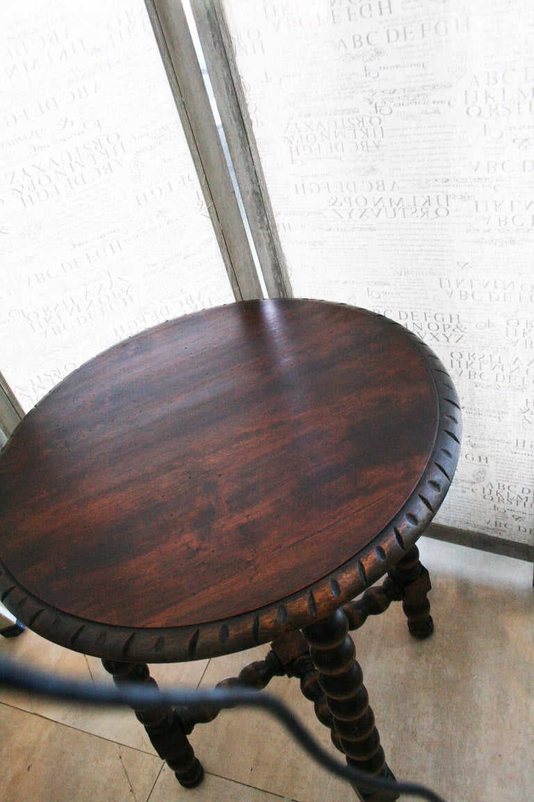 Antique Round Side Table from the 19th Century Wood with Turned Legs at ...
