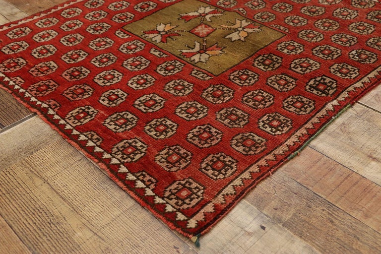 Tapis carré russe ancien de style traditionnel et moderne de Karabagh ...