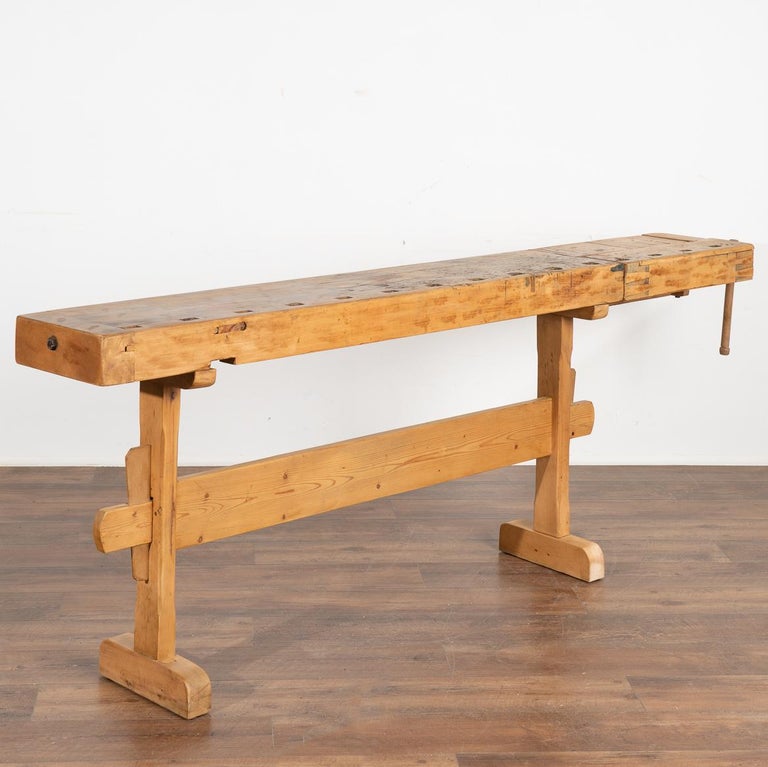 Ancienne table de travail rustique étroite pour charpentier, Danemark ...