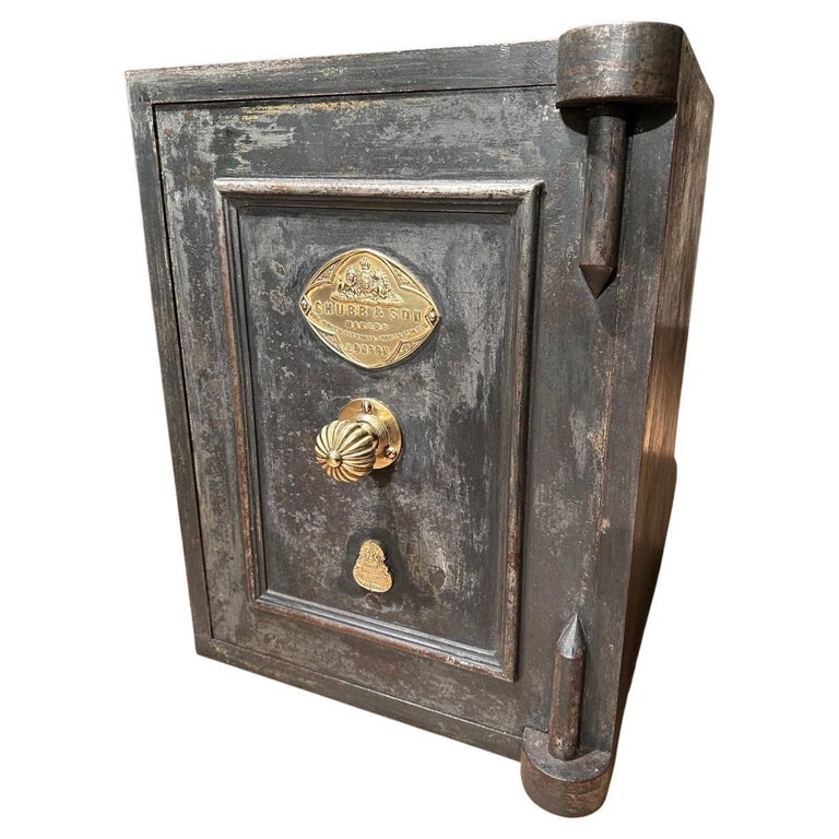 Antiker Tresor bei 1stDibs