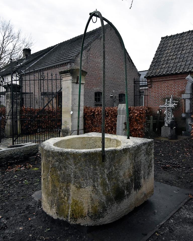 Antique Sandstone Well from the 19th Century at 1stDibs