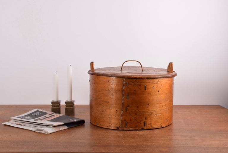 Antique Scandinavian Round Storage Box “Tejne” Decorated Pine, Late ...