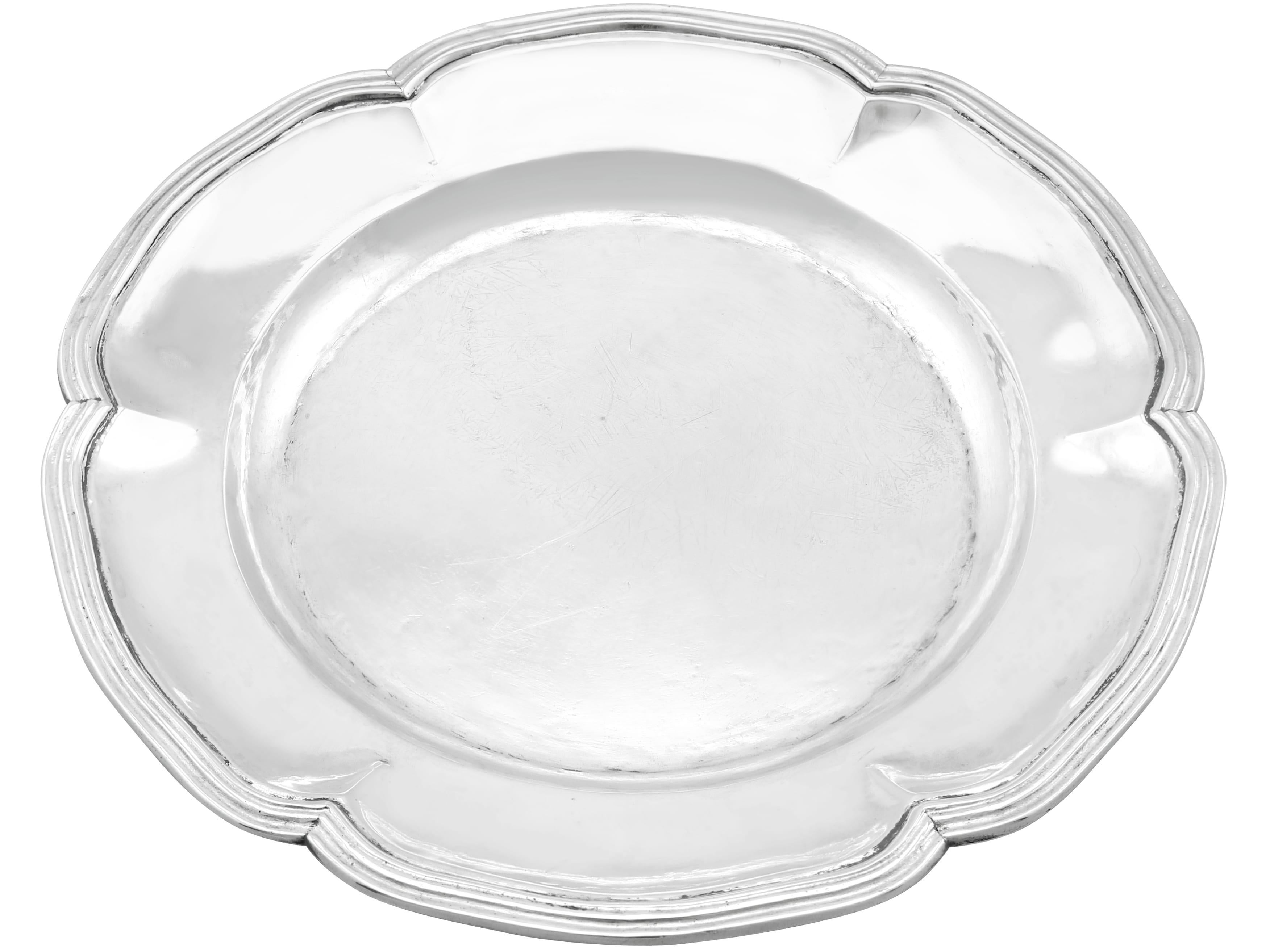 Antique Set of Four Spanish Silver Dinner Plates For Sale at 1stDibs