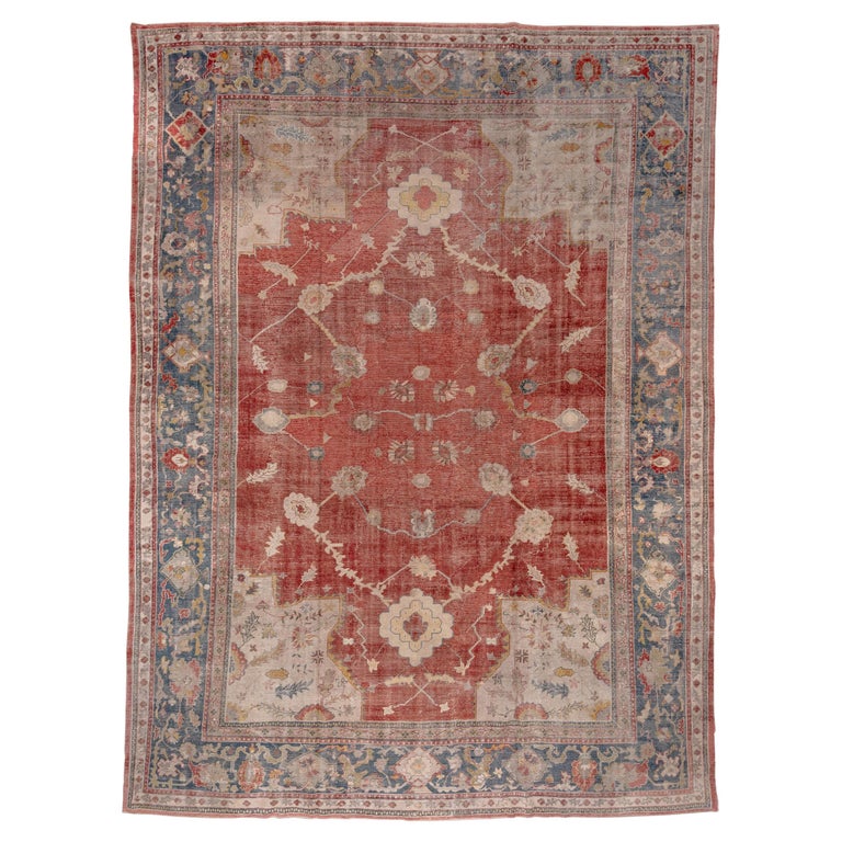 Tapis d'Oushak ancien Shabby Chic, vers 1900 En vente sur 1stDibs