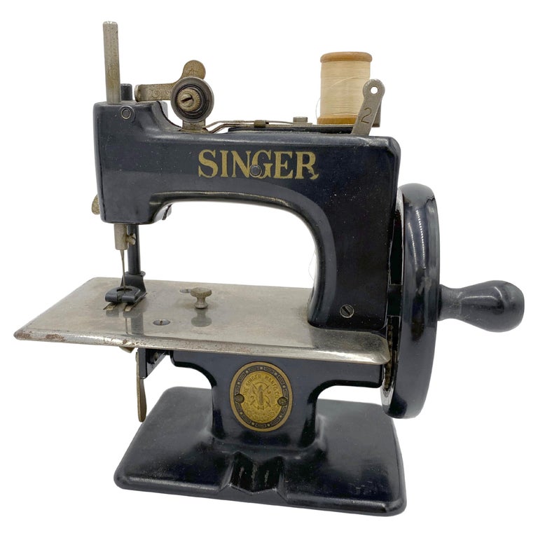 Antique Singer Model 20 Portable Sewing Machine Childrens For Sale at ...