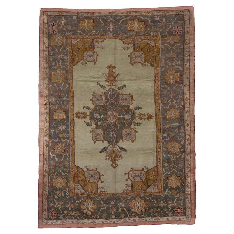 Tapis turc ancien d'Oushak - En vente sur 1stDibs