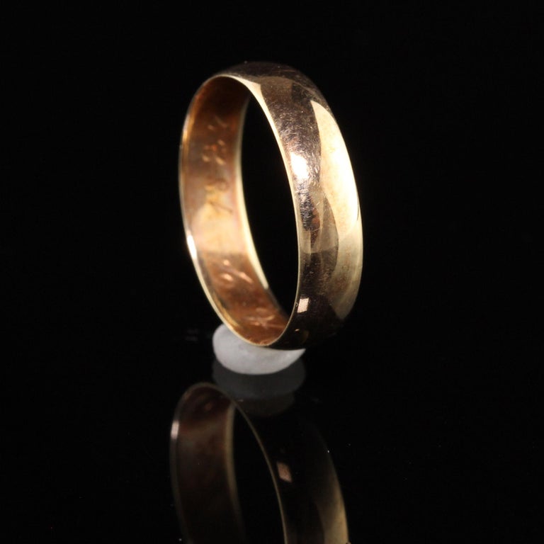 Antique Victorian 14K Yellow Gold Engraved Wedding Band For Sale at 1stDibs