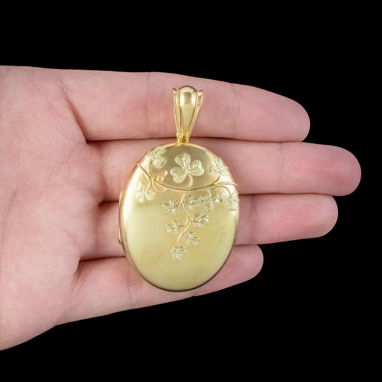 Antique Victorian 18ct Gold Clover Locket For Sale at 1stDibs