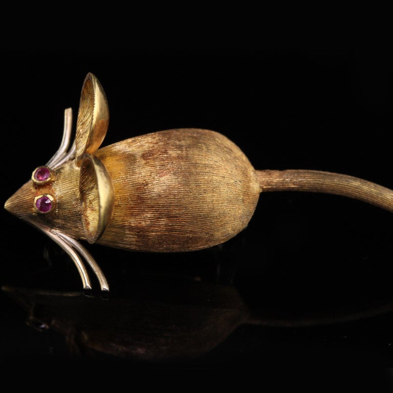 Antique Victorian 18 Karat Yellow Gold Mouse Brooch For Sale at 1stDibs