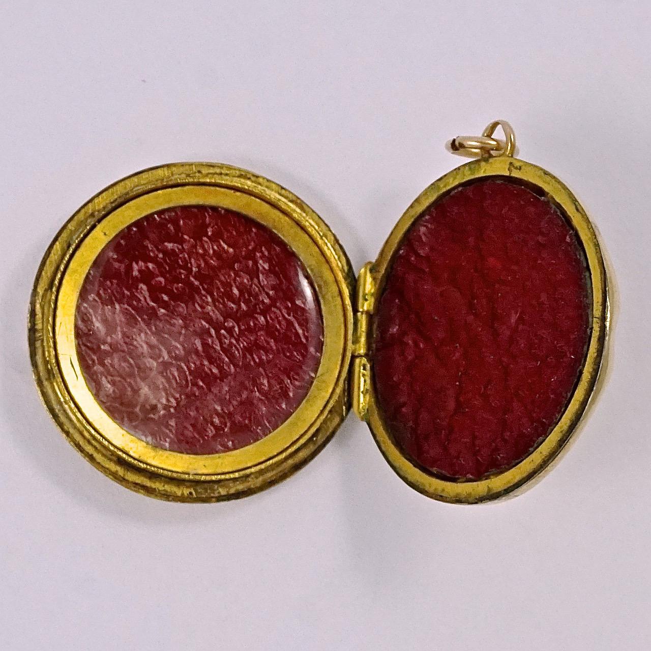 Antique Victorian 9ct Gold Back and Front Engraved Locket at 1stDibs ...