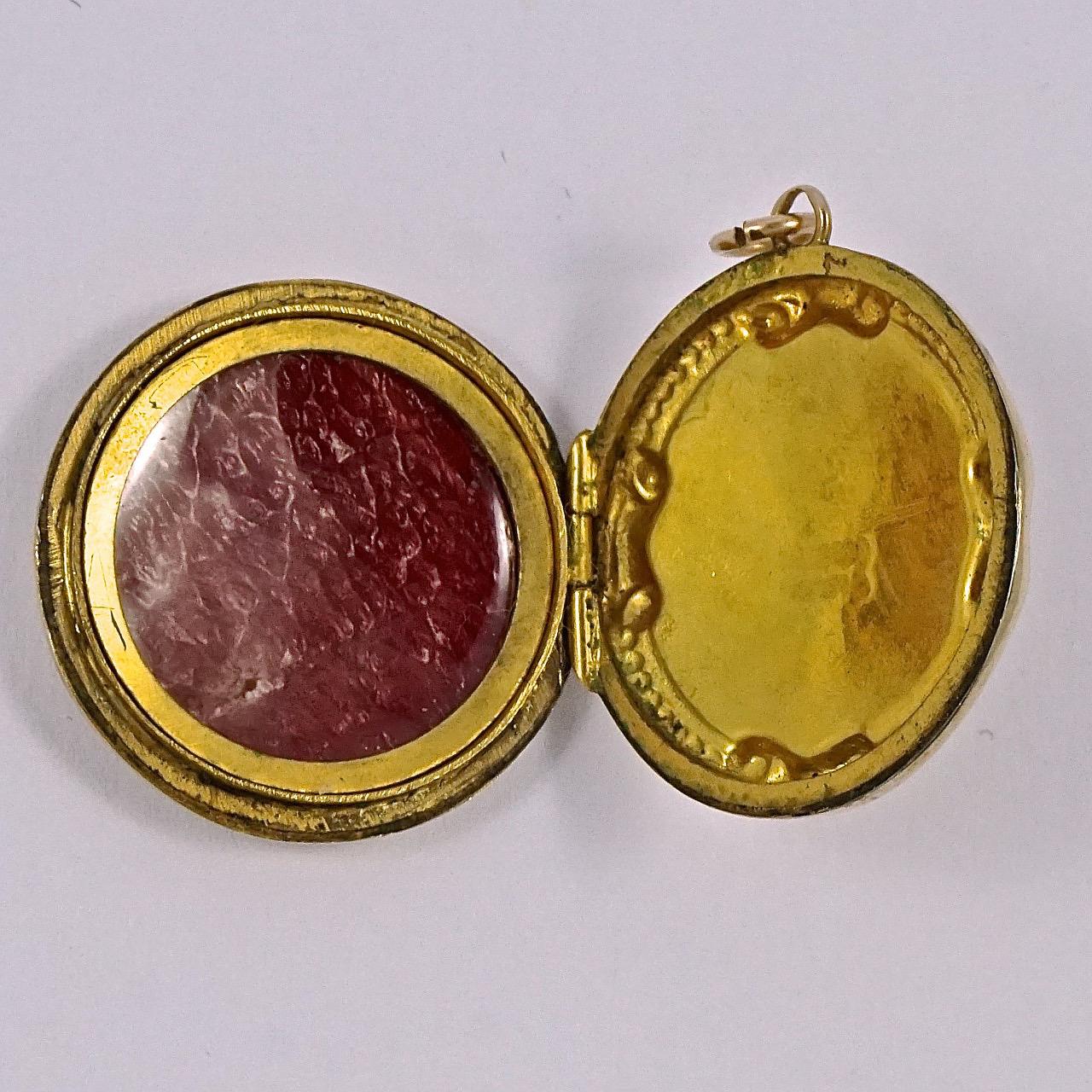Antique Victorian 9ct Gold Back and Front Engraved Locket at 1stDibs ...