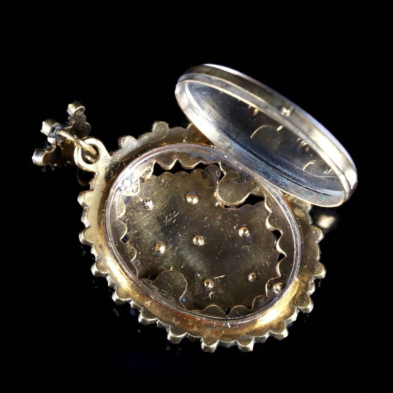 Antique Victorian Bohemian Garnet Locket 18 Carat, circa 1880 at 1stDibs