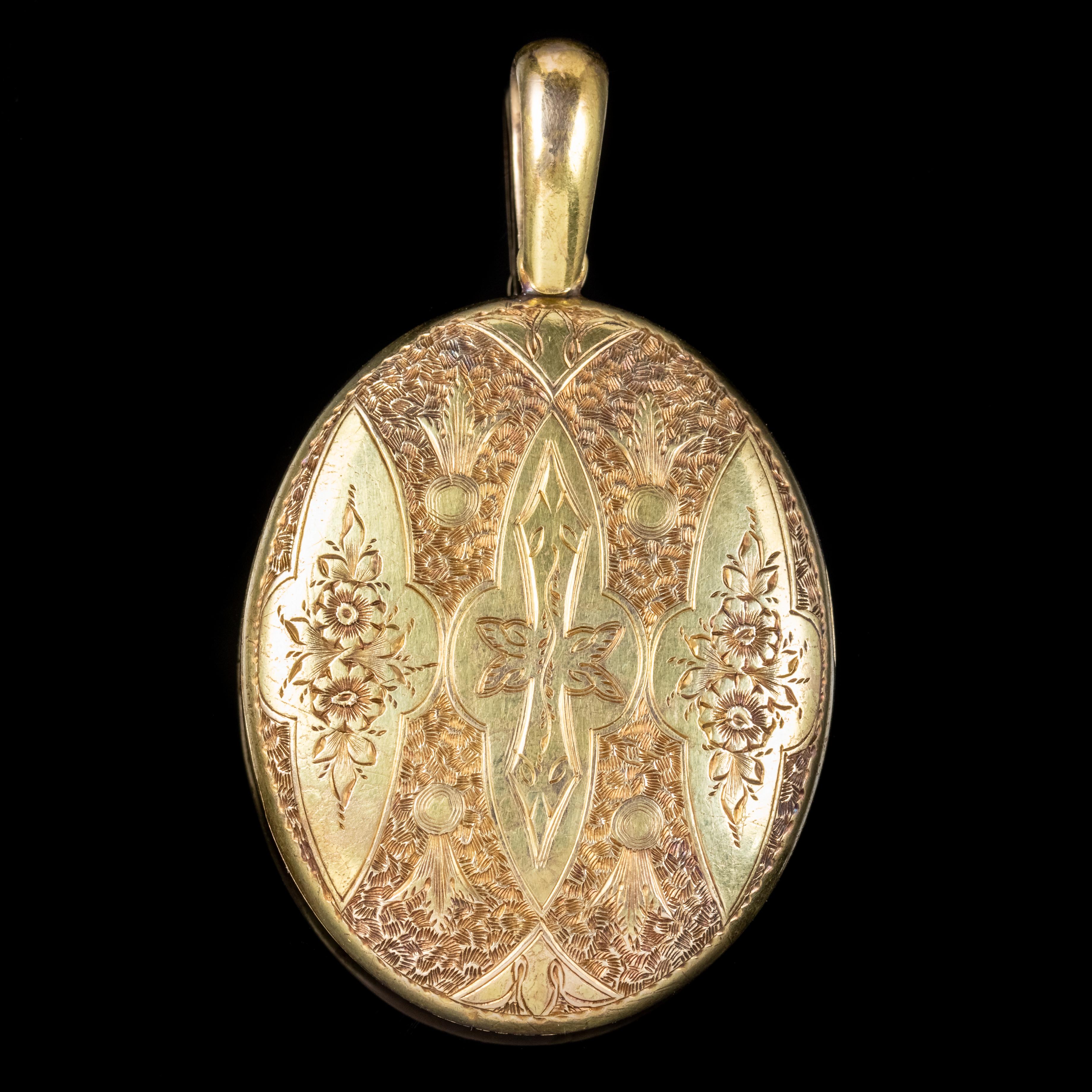 Antique Victorian Engraved Solid 15 Carat Gold Locket, circa 1900 For ...