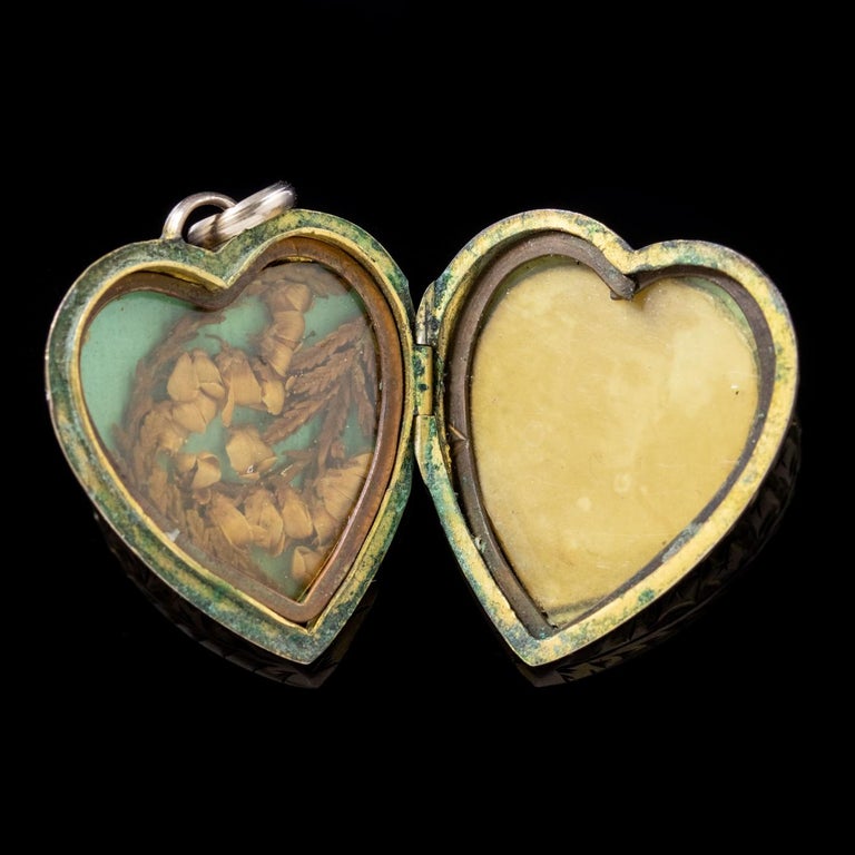 Antique Victorian Floral Heart Locket 9 Carat Gold Back and Front ...