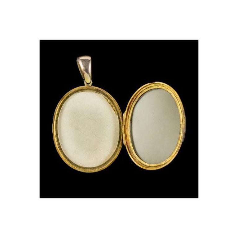 Antique Victorian Locket in 15 Carat Gold, circa 1890 For Sale at 1stDibs