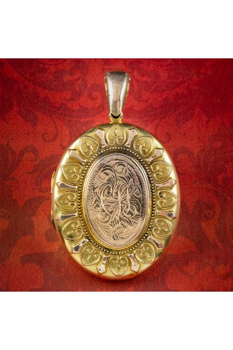 Antique Victorian Locket in 15 Carat Gold, circa 1890 For Sale at 1stDibs