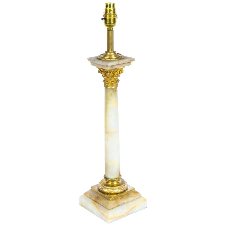Ancienne lampe de bureau victorienne à colonne corinthienne en onyx ...