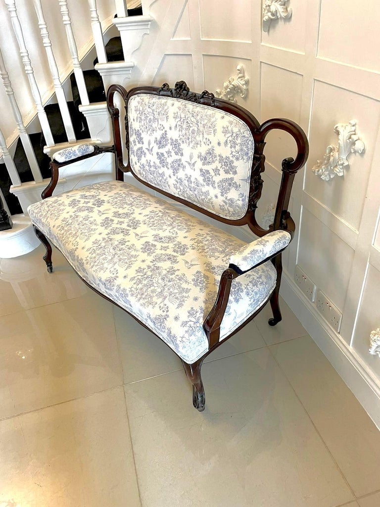 Antique Victorian Quality Carved Mahogany Settee For Sale at 1stDibs