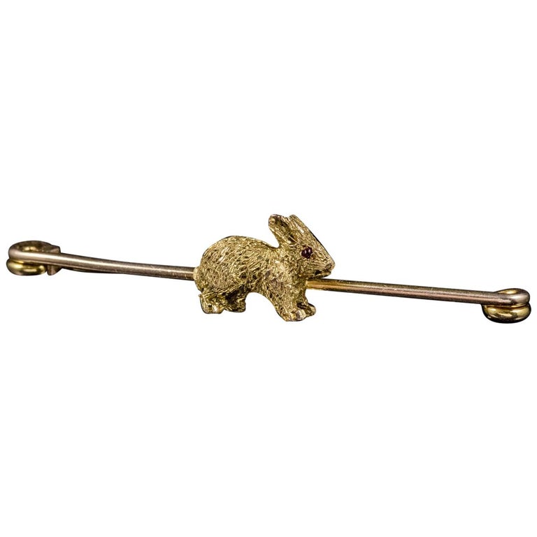 Antique Victorian Rabbit Brooch 18 Carat Gold Pin, circa 1900 at 1stDibs