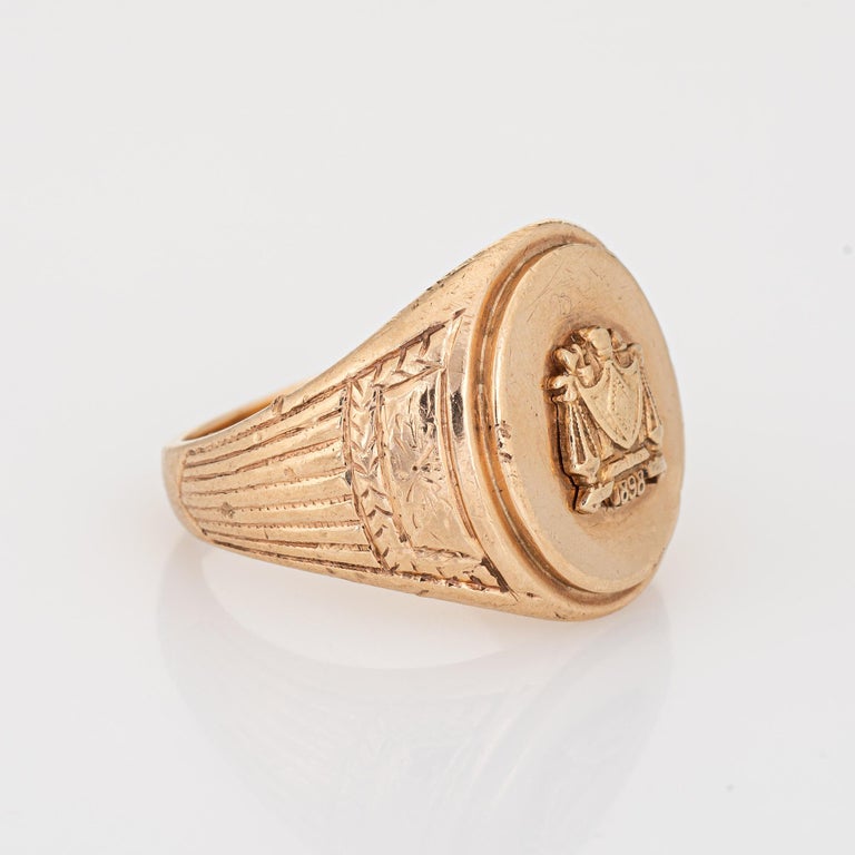 Antique Victorian Signet Ring Family Crest circa 1898 10k Yellow Gold ...