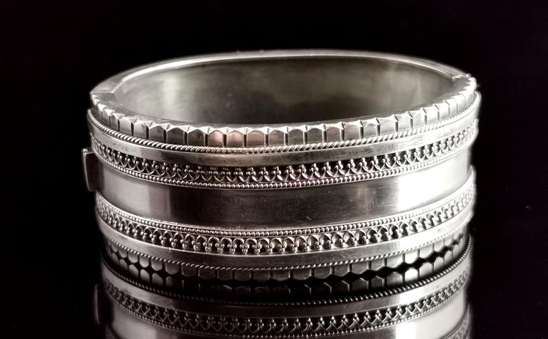 Antique Victorian Silver Bangle, Aesthetic Era For Sale at 1stDibs