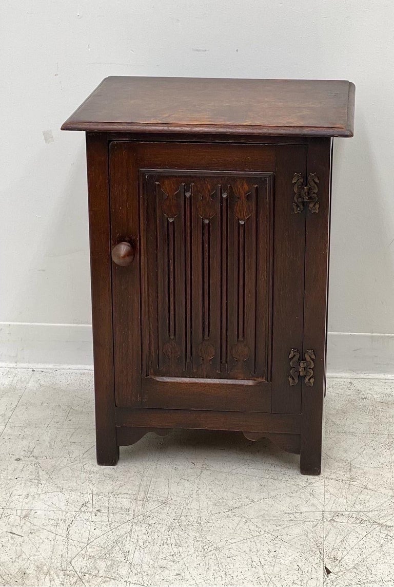 Antique Welsh Style Accent Table UK Import For Sale at 1stDibs