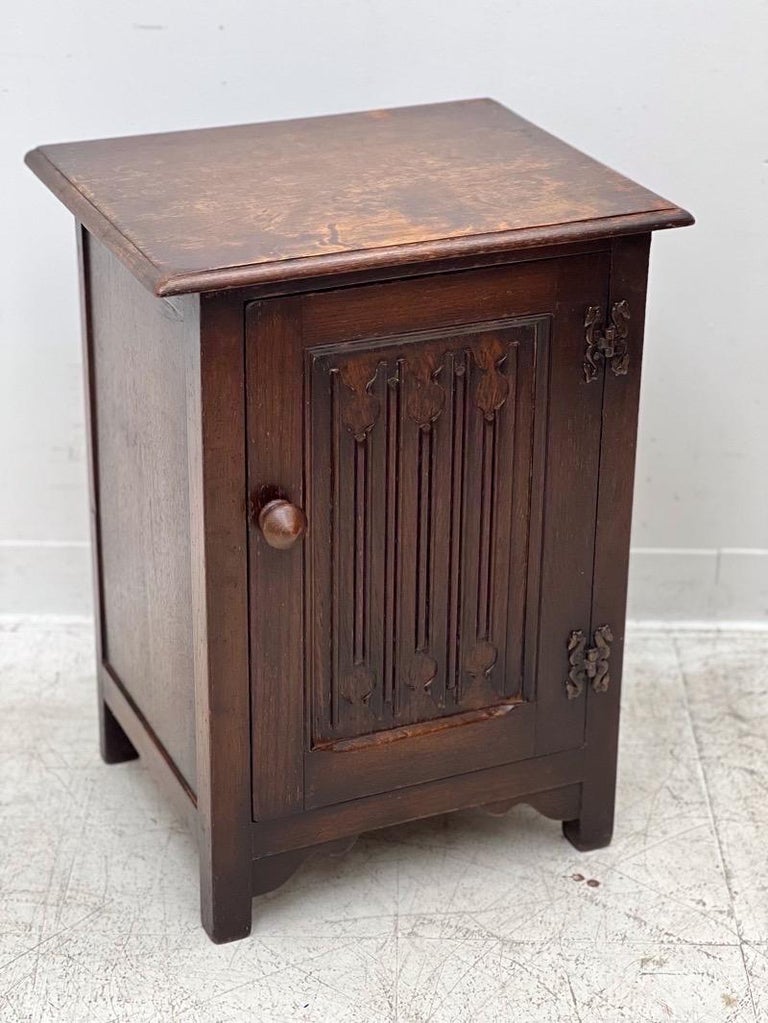 Antique Welsh Style Accent Table UK Import For Sale at 1stDibs