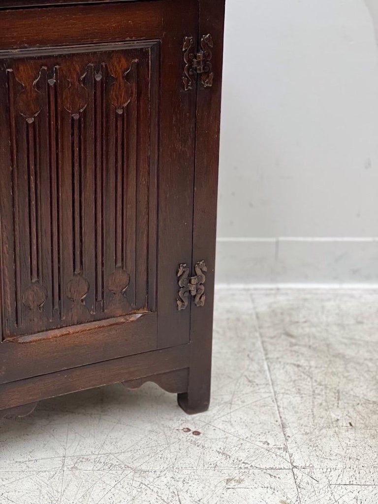 Antique Welsh Style Accent Table UK Import For Sale at 1stDibs