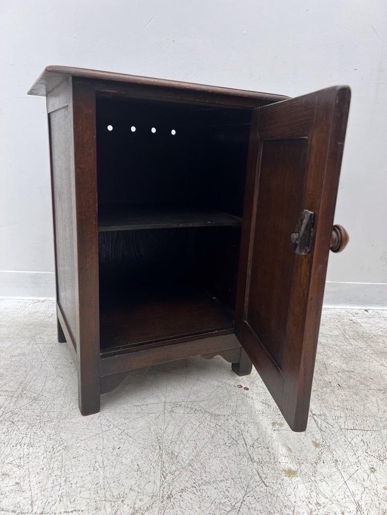 Antique Welsh Style Accent Table UK Import For Sale at 1stDibs