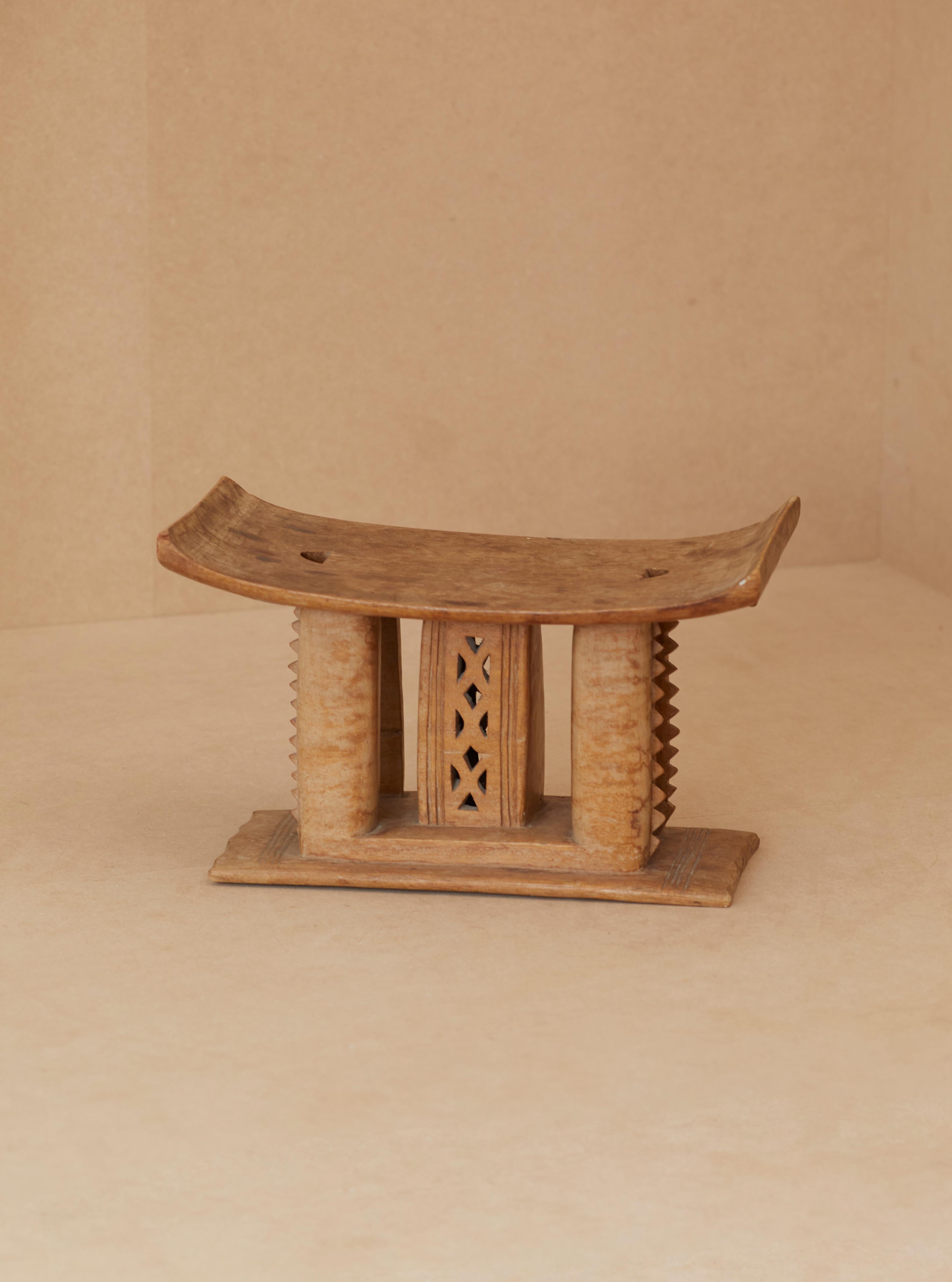 Antique West-African wooden Ashanti stool For Sale at 1stDibs