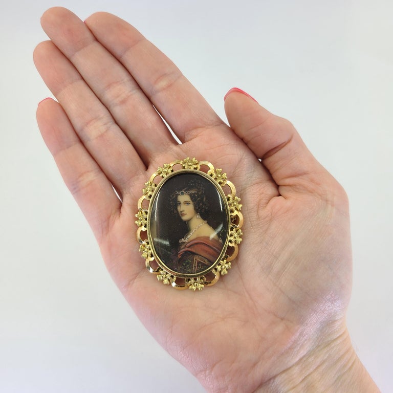 Antique Yellow Gold Portrait Painting Pindant For Sale at 1stDibs